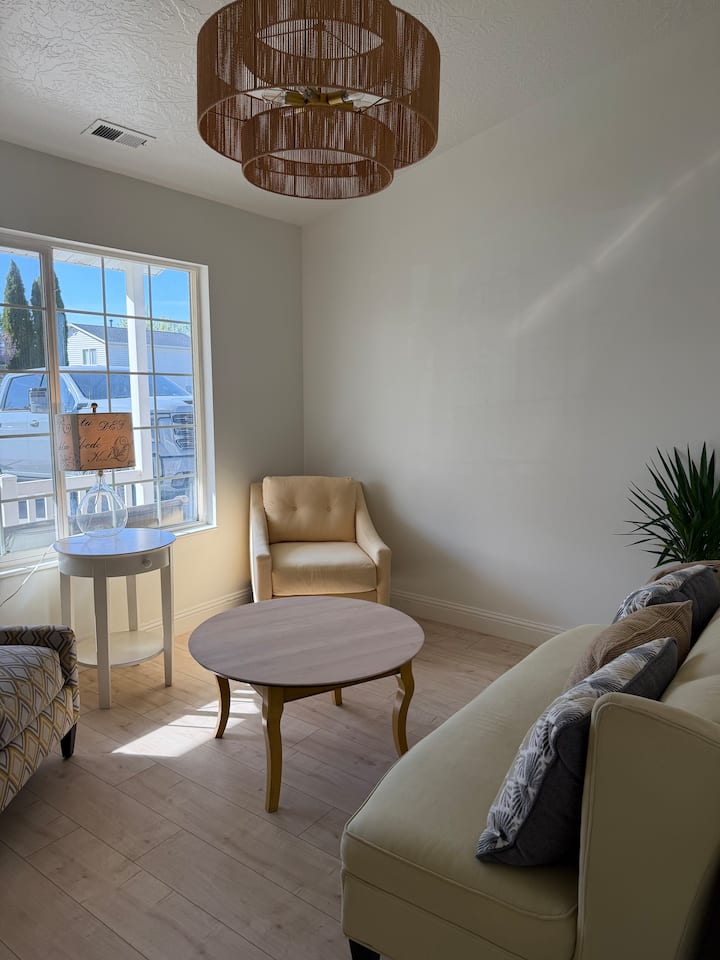 Relax, And Unwind In This Charming 4 Bed Home - Lehi, UT