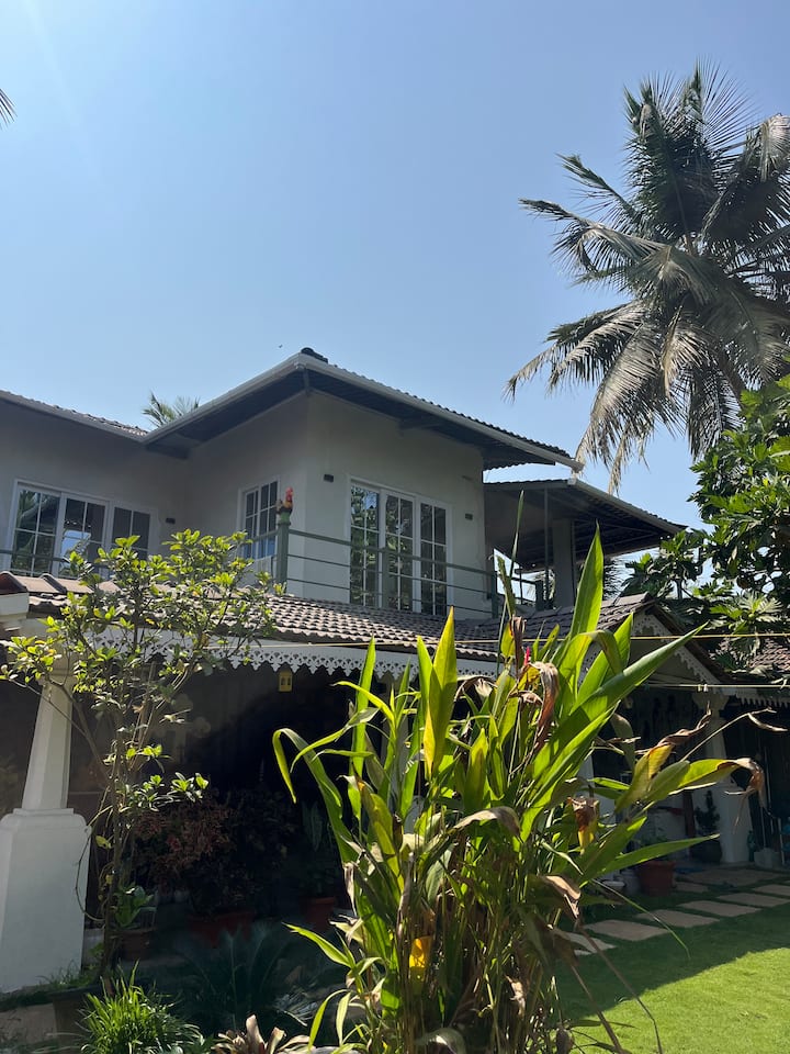2-min Walk To Beach | Cozy 2bhk Coastal Nest Villa - Goa