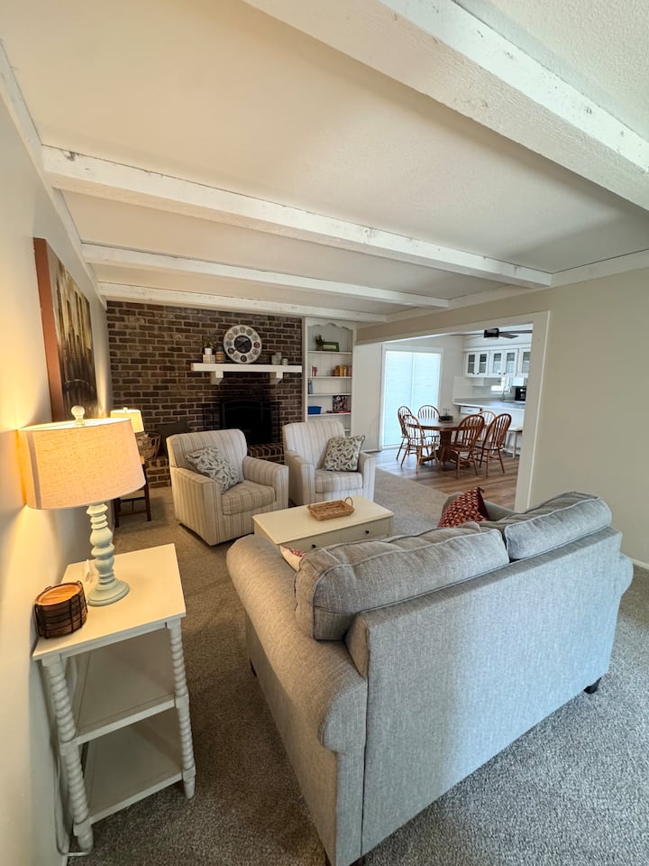 New Listing! Family Friendly Home In East Wichita - Andover