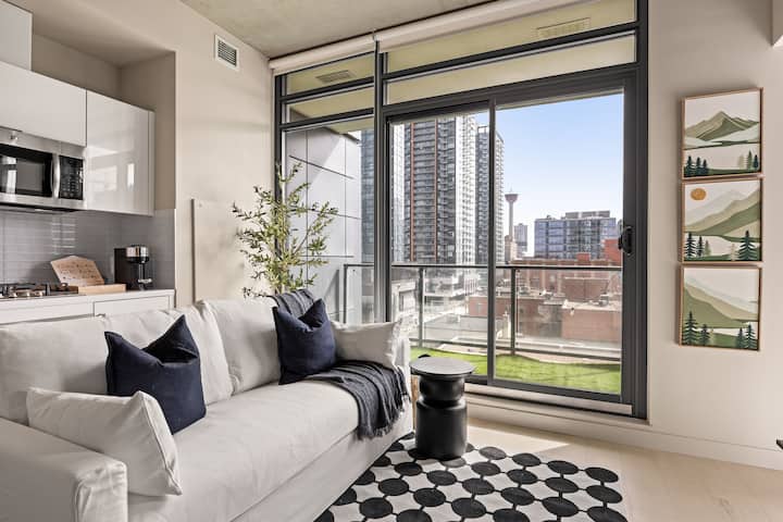 Travellers Dream Beltline Condo W/gym Pool&views - Canada