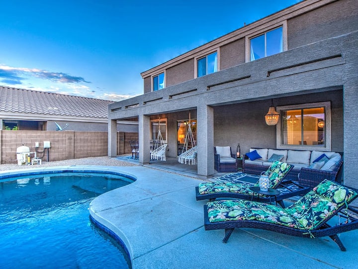 Family Retreat W/ Heated Pool, Loft & Parking - Phoenix, AZ