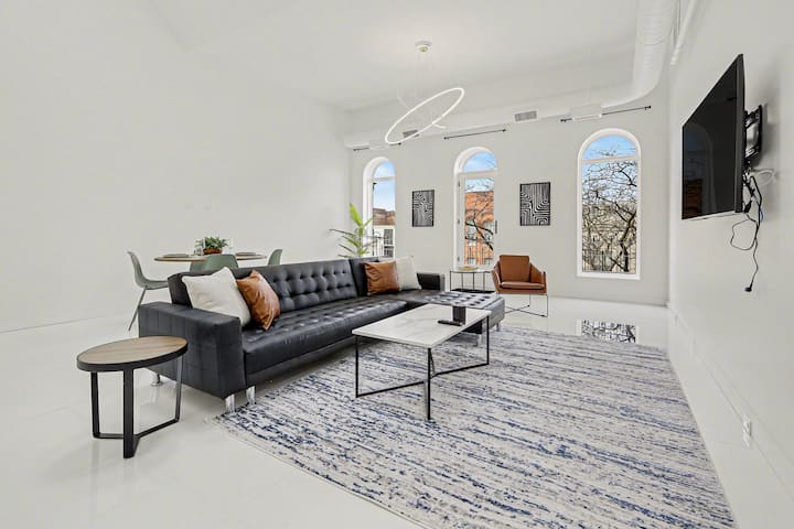 The Raven’s Nest | Elevated Downtown Suite - Ann Arbor, MI