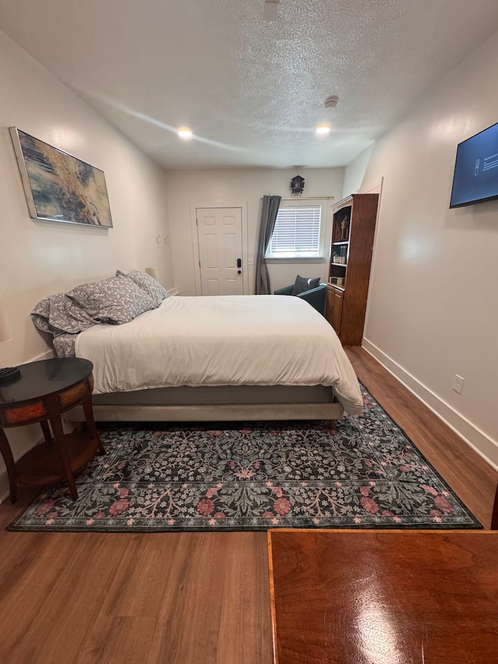 Backyard Bungalow (Unit 2) - Omaha, NE