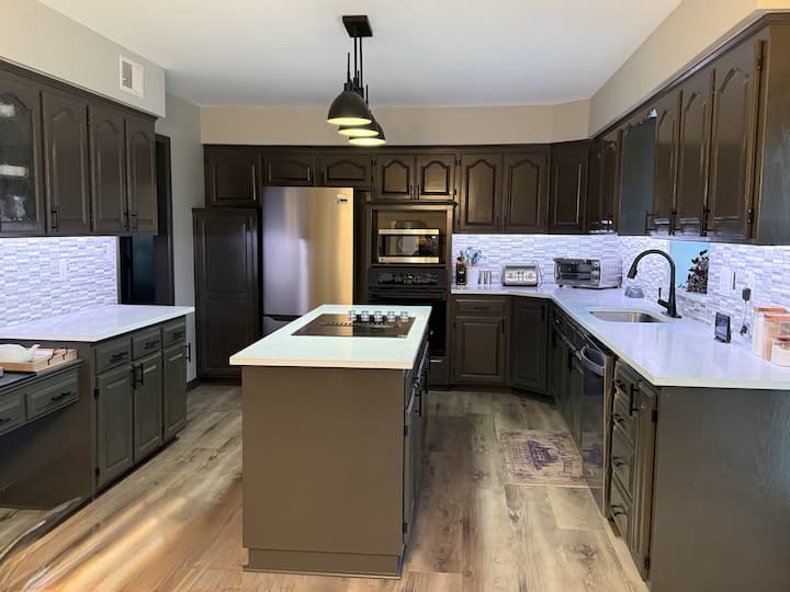 Switzer Modern Stay - Kansas City, MO