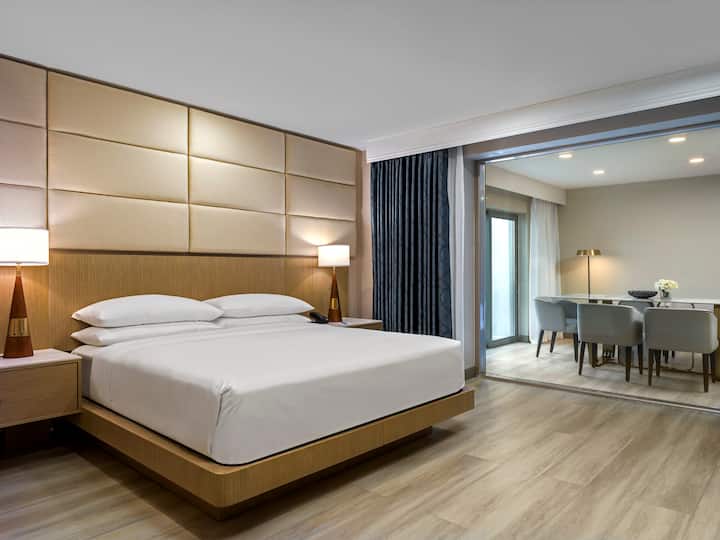 Hotel-style Suite | Luxury Bedding | Ontario La - Ontario, CA