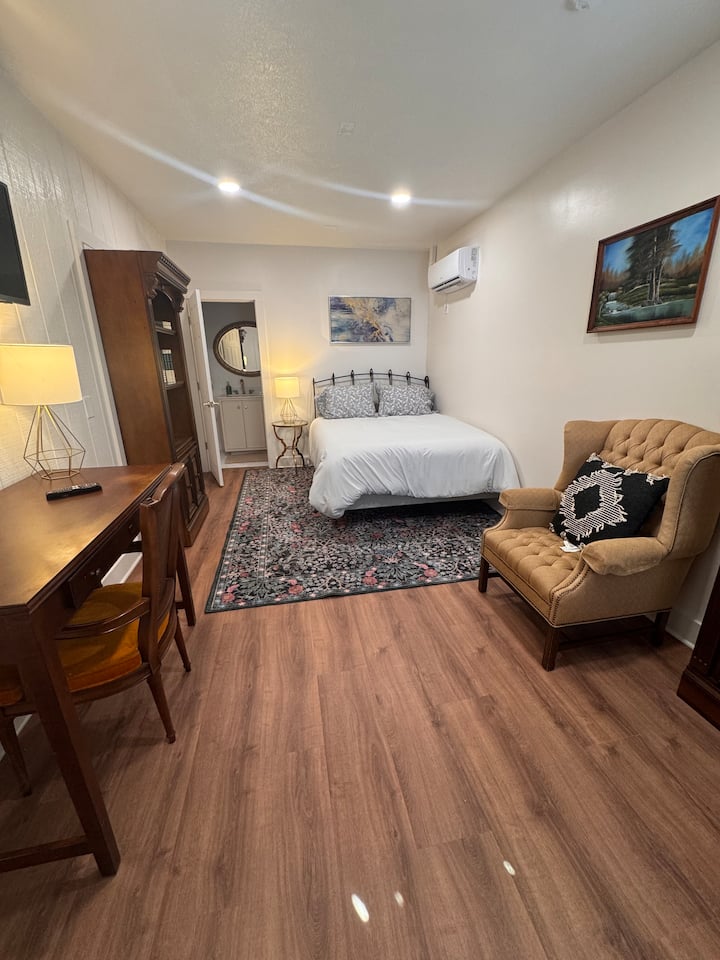 Backyard Bungalow (Unit 1) - Nebraska