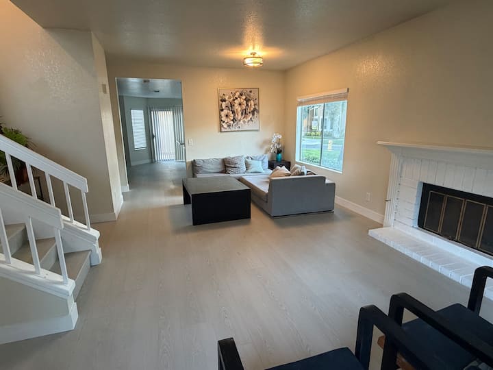 Bright Family Home In Irvine | 3br Quiet Area - Irvine, CA