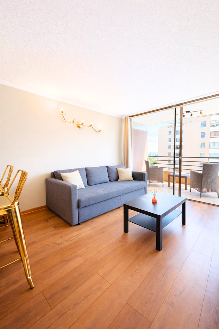 Amplio Depto. Con Estacionamiento, Rotonda Atenas - Chile