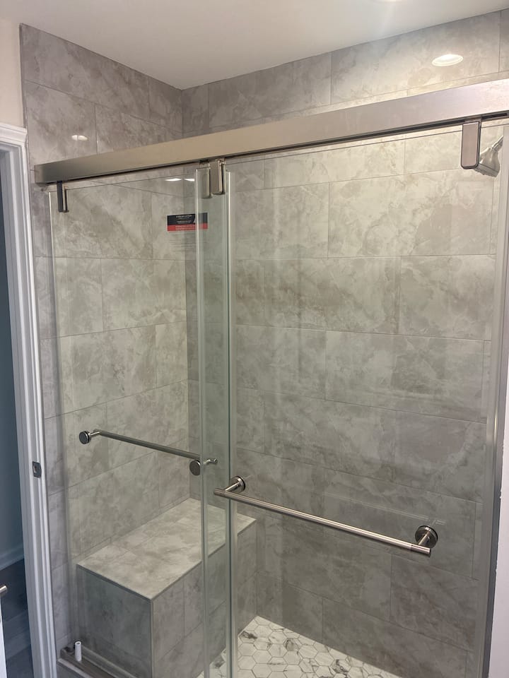 Cozy Remodeled Getaway - Elgin, IL