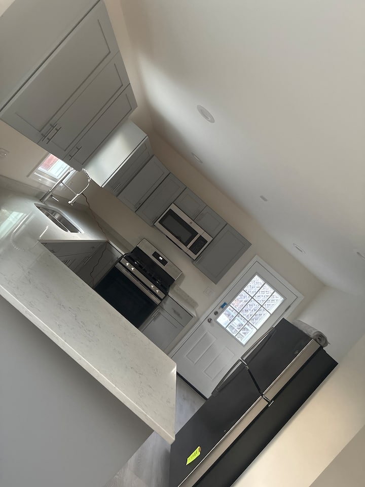 Cozy Remodeled Getaway - Elgin, IL