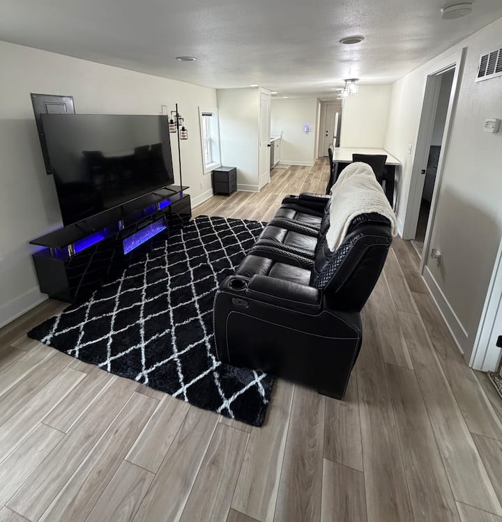 Spacious 3br Home Near Downtown & Airport - Iowa