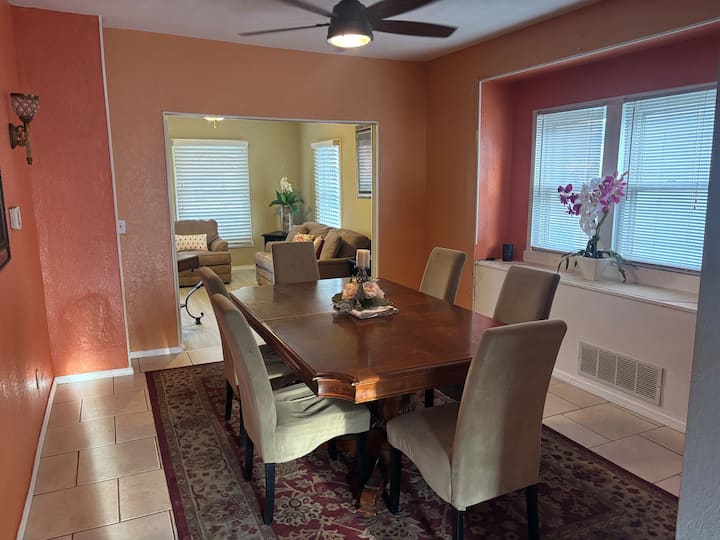 Cozy Kck Home Near Downtown - Kansas City, KS