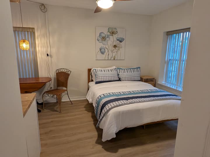 1 Bedroom Studio-gated-private Entry, Parking-pool - Jacksonville, FL