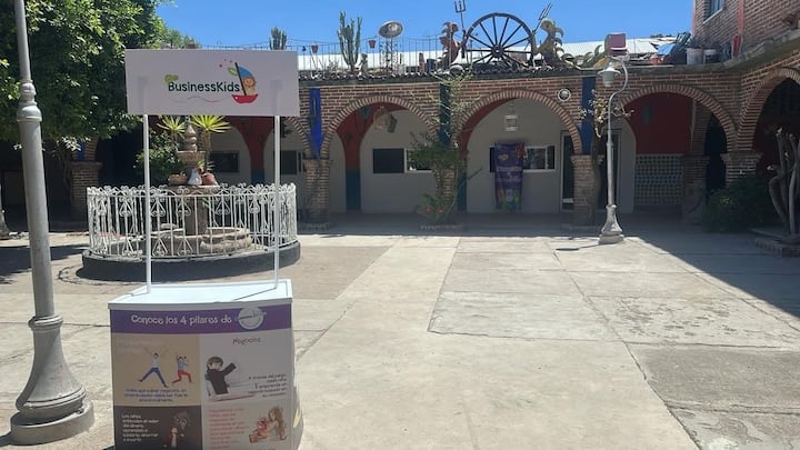 Talleristas De Toda La República, Este Es Tu Lugar - Celaya