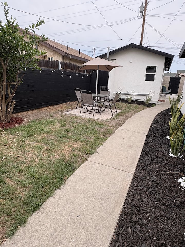 Modern Studio Casita W/ Full Kitchen & Patio - Pomona, CA