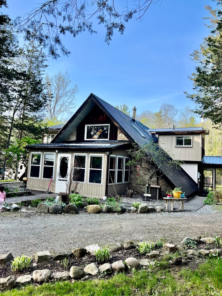 Hidden Gem A-frame Chalet Retreat - Napanee