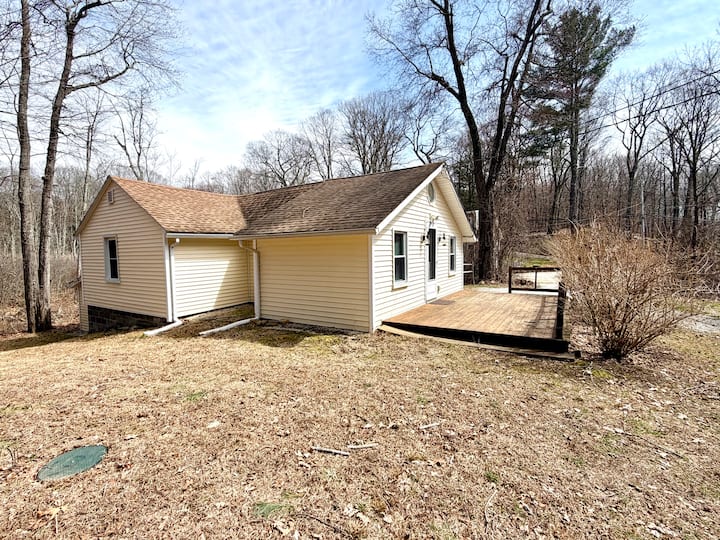 Cottage Charmer - Bethel, CT