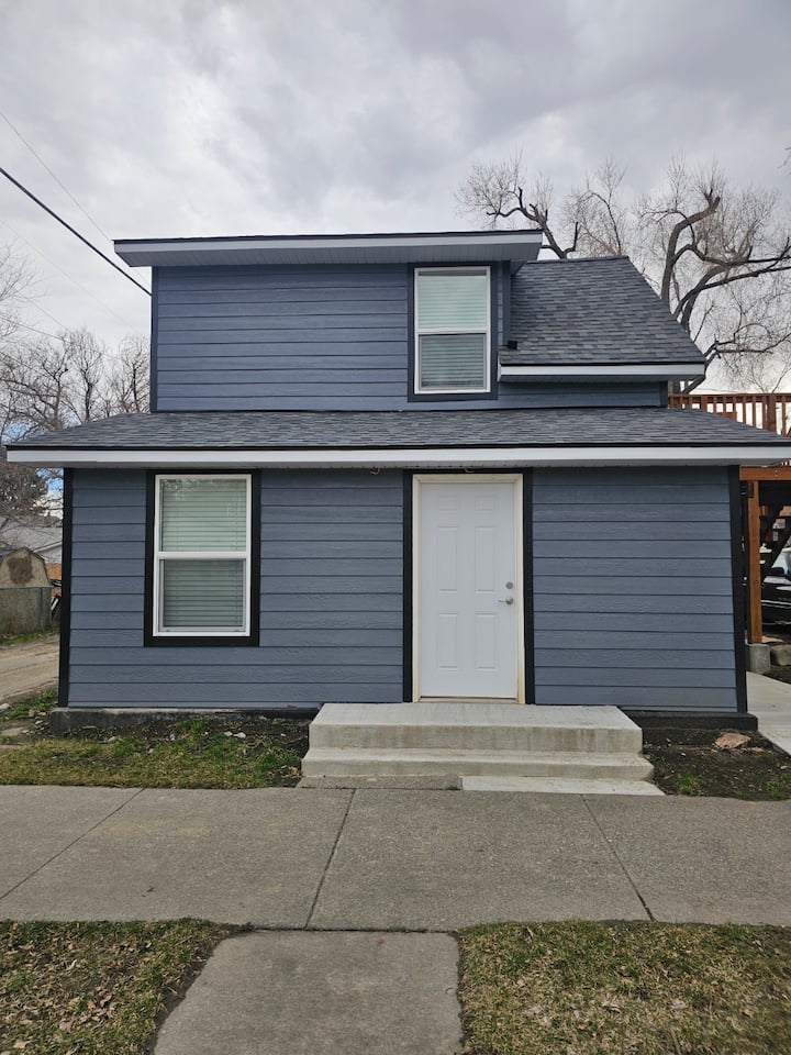 The Honey Comb Hideout - Billings, MT