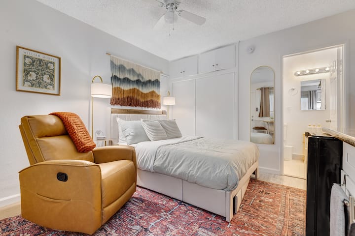 Private Studio, Centrally Located, 20 Min Sof, Lax - Westwood - Los Angeles