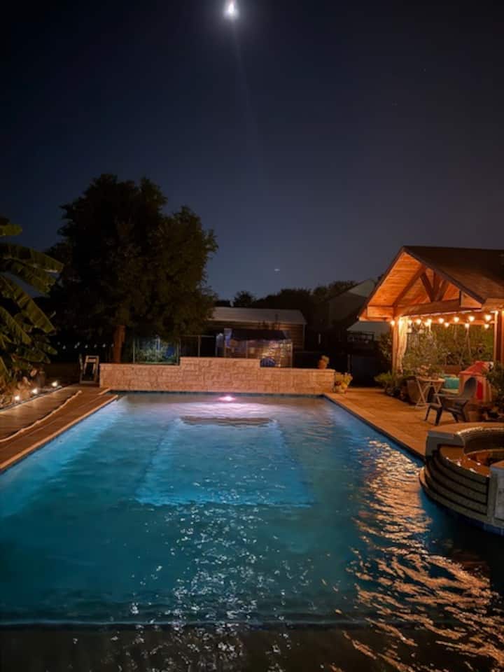 Cajuncasa - A Bit Of French Quarter Elegance - Waxahachie, TX