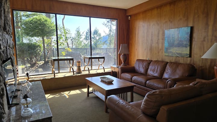 Gibsons Shangrila - Ground Floor With Outdoor Deck - Gibsons