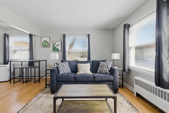 Beautiful 1 Bedroom Lower Unit - Greenfield, WI