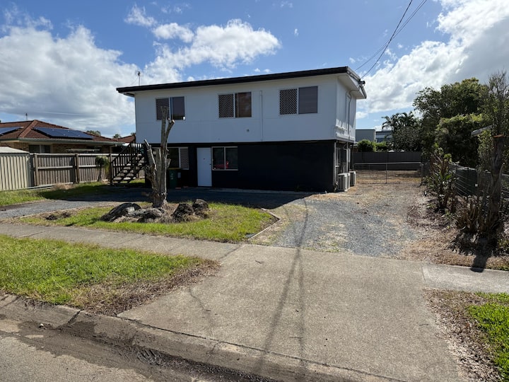 500m Dreamworld 4
Bedroom House 100m Shops Tavern - Gold Coast