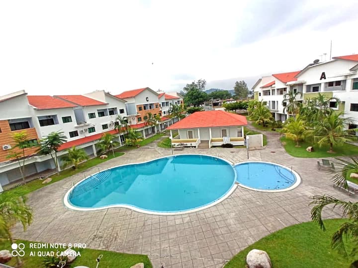 Budget Studio • Pool • Beach • 3 Double Beds - Pangkor Island