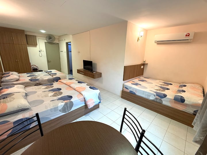 Budget Studio • Pool • Beach • 3 Double Beds - Pangkor Island