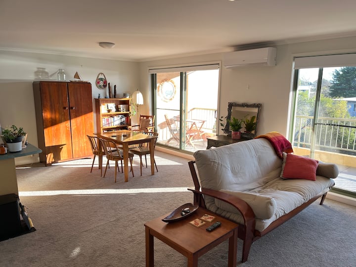 Sun-drenched Sanctuary Between Manuka & Kingston - Canberra