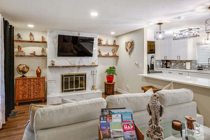 Relax In University Place | Sleeps 5 | Game Room - Steilacoom, WA