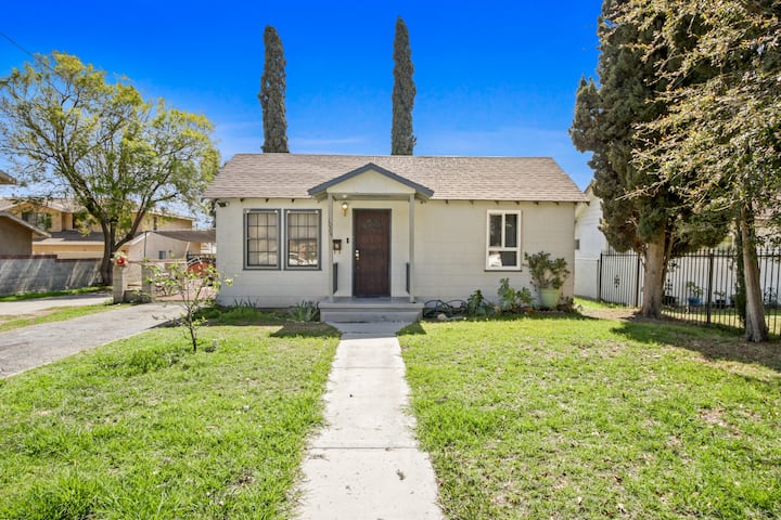 Charming 2 Br 1 Bath House Free Rv Parking - Rancho Cucamonga, CA