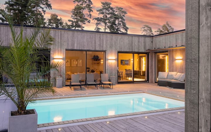 Exklusiv Designvilla Med Uppvärmd Pool I ÅHus - Åhus