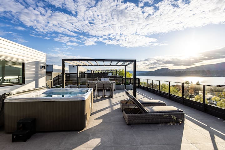 Gyro Beach Penthouse | Rooftop Deck | Pool | Gym - Kelowna