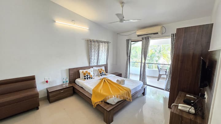 Hotel Radha Krishna Pure-veg Lonavala - Lonavala