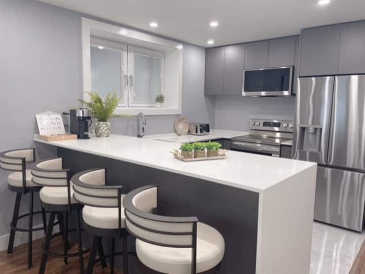 Executive Suite In White Rock & Beaches - Langley, BC