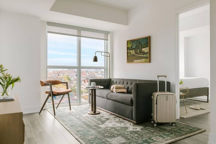 City View 3 Bed Apt, 3 Queens, Sofa Bed, Balcony - Toronto