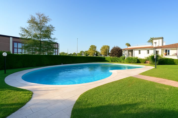 Casa Anna: Piscina E Parcheggio [300mt Terme-lago] - Sirmione