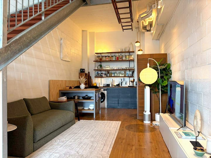 Manhattan-style Loft | 3-storey W/ Parking - Camperdown