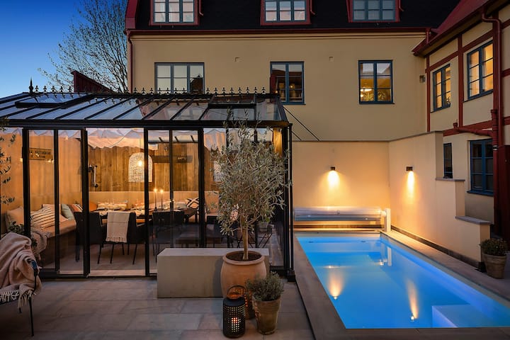 Historiskt Gatuhus Med Modern Design I Unik Miljö - Ystad