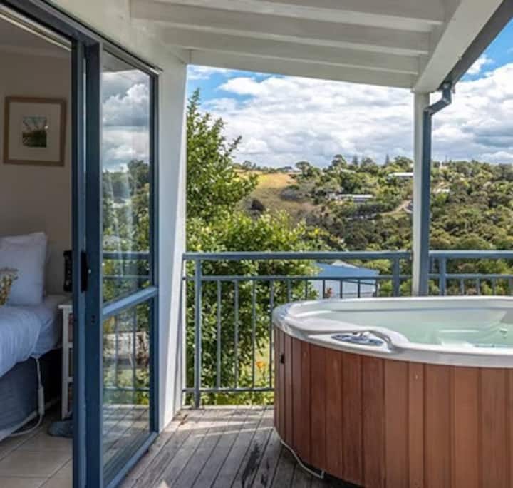 Superior Seaview Chalet - Waiheke Island