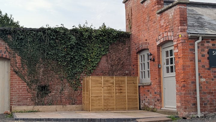 The Apple Store At Cefn Tilla - Usk