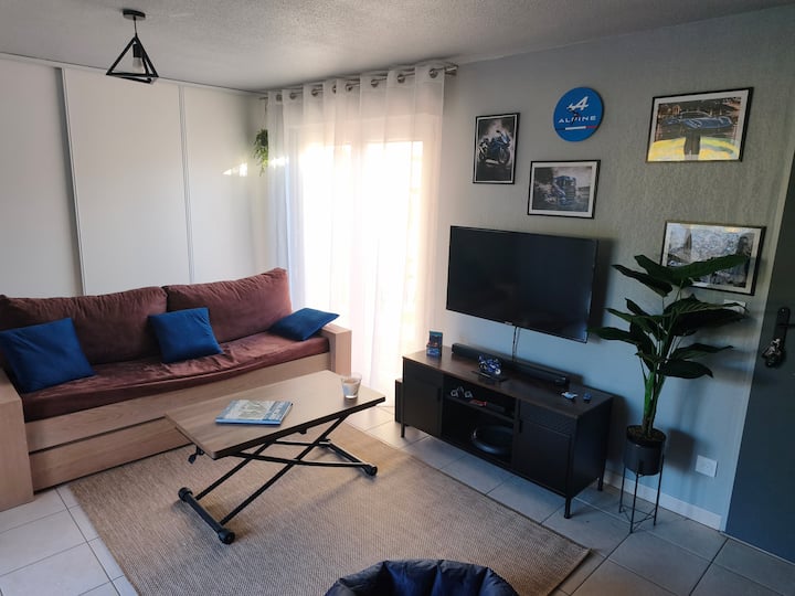 Circuit Du Castellet Ambiance Paddock Chic - Signes