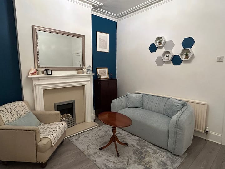 Ideal Stay Near Queen’s Hospital • Clean & Cozy - Romford