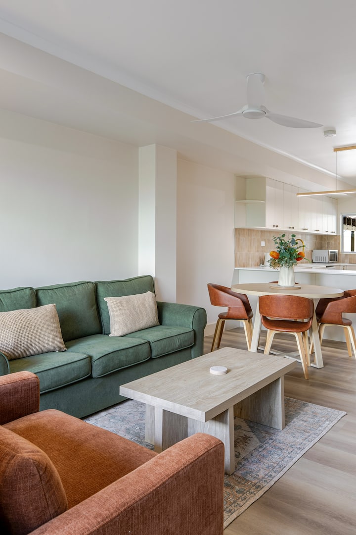 Newly Renovated And Centrally Located Townhouse - Port Douglas