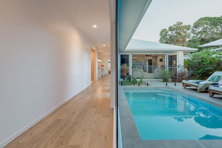 Trinity Beach Coastal Luxe Pool Retreat – 4br - Trinity Beach