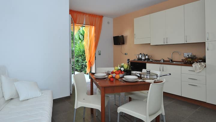 Ampio Trilocale Con Patio - Torre San Giovanni
