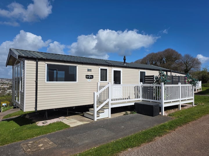 B330 - 2 Bed Caravan With Seaview & Decking - Paignton