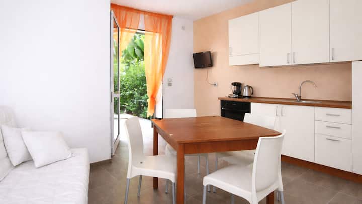 Ampio Bilocale Con Spazio Esterno - Torre San Giovanni
