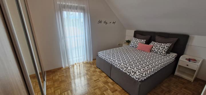 Hopes 3 Bedroom Apt.+balcony-parking-netflix-ac - Ljubljana